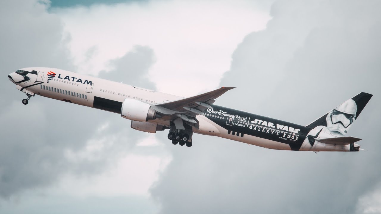 Que linda subida!! Star Wars Boeing 777 da LATAM decolando do SBEG ...