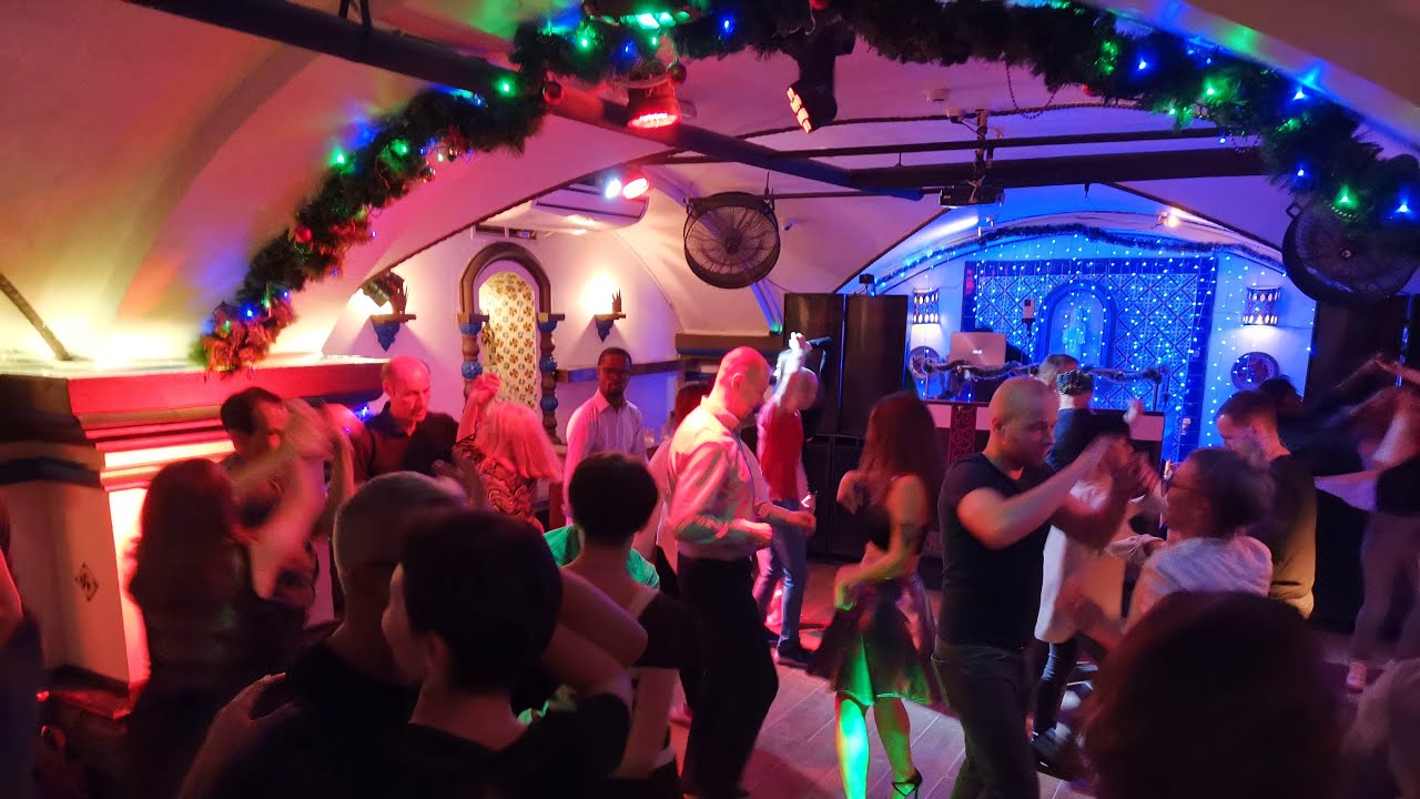 Salsa party in Moscow - YouTube