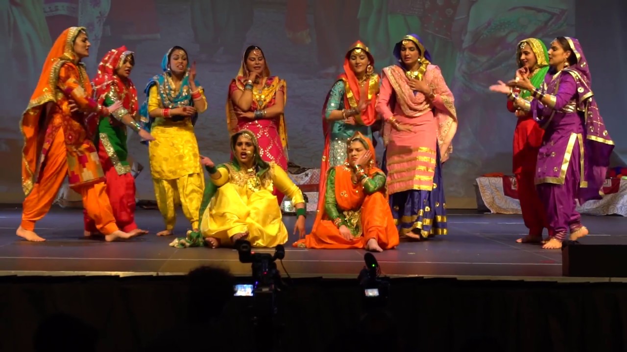 Gidhe Dian Raniyaan Performance | Best Gidha Performance | Savi B - YouTube