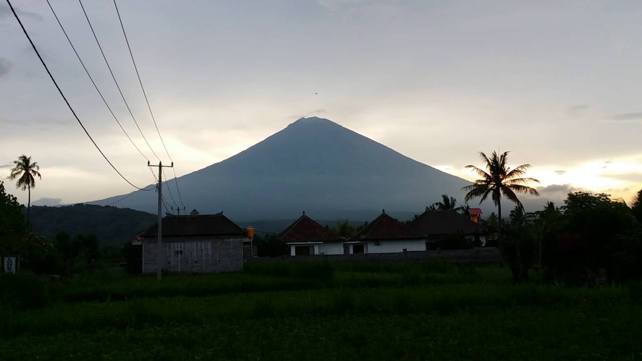 Bali - najwyższy wulkan (prawie 3200m.) - YouTube