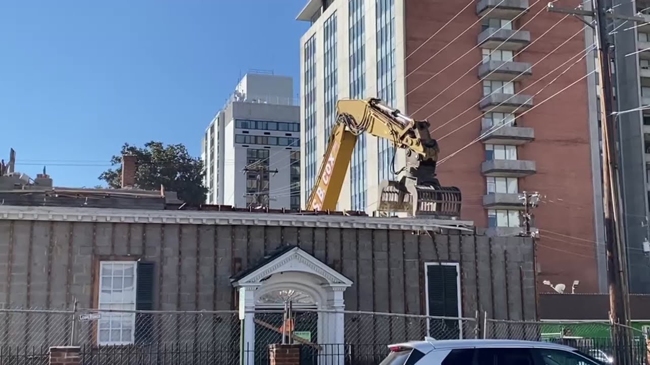 The Daniel Call House on Grace Street is demolished - YouTube