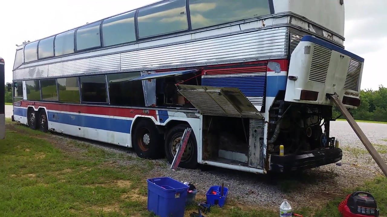 Neoplan Megaliner running - YouTube