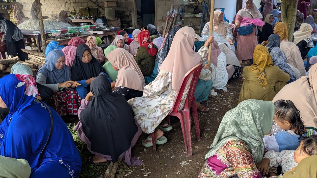 Suasana Rewang dapur pernikahan jelita dan Miko - YouTube