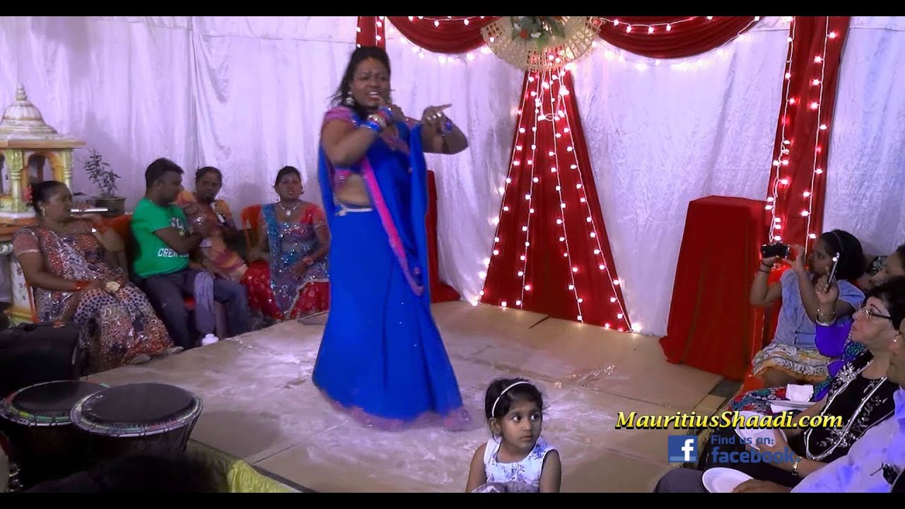 MauritiusShaadi - Geet Gawai @ Palma - Krishna Bajawe Basuriya - YouTube