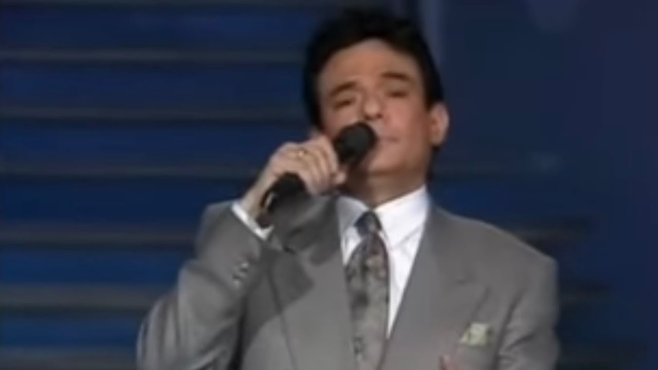 José José - 40 Y 20 (En Vivo) - YouTube