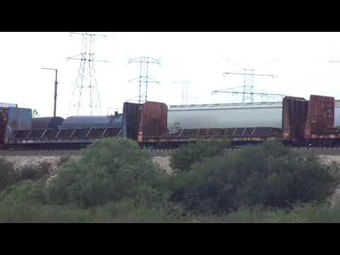Encuentro de trenes en la doble via - YouTube