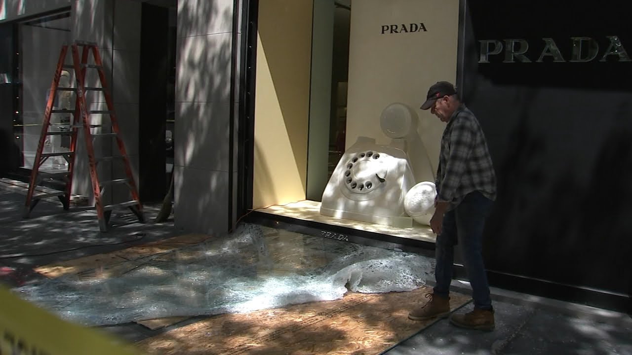 Smash-and-grab thieves steal merchandise from Gold Coast Prada store ...