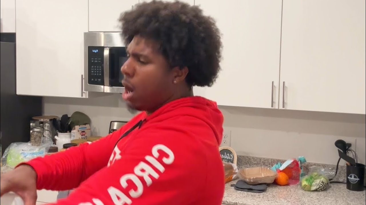 When You Wanna Be a Rapper But You Live With Your Parents - YouTube
