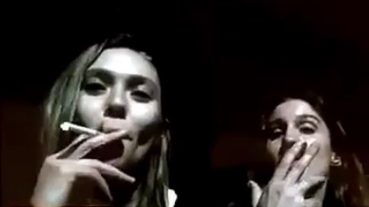 Elizabeth Olsen smoking - YouTube
