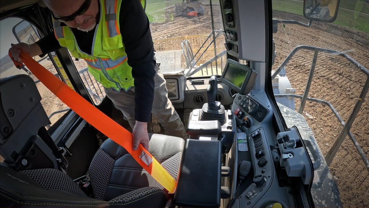 Cat® 836 Landfill Compactor Daily Walkaround - Seat Belt Inspection ...