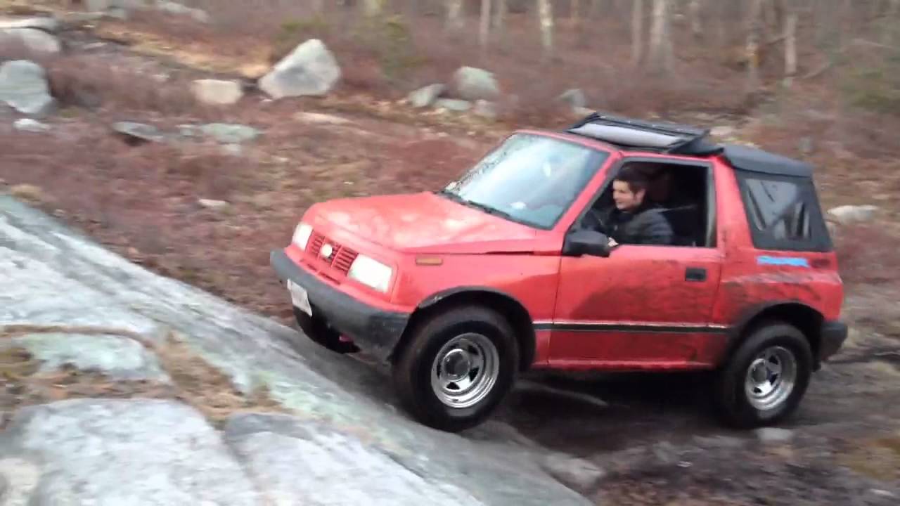 Geo Tracker off road wheelin - YouTube