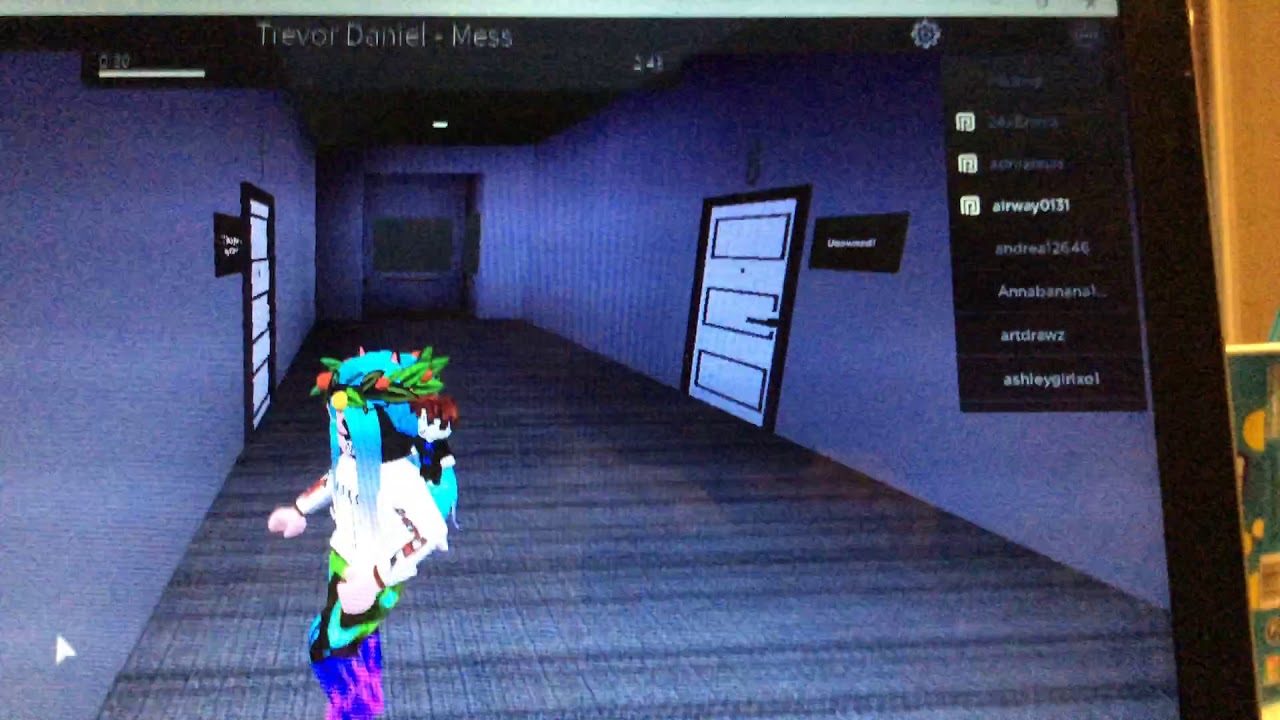 Playing club iris in roblox and saw a slender - YouTube