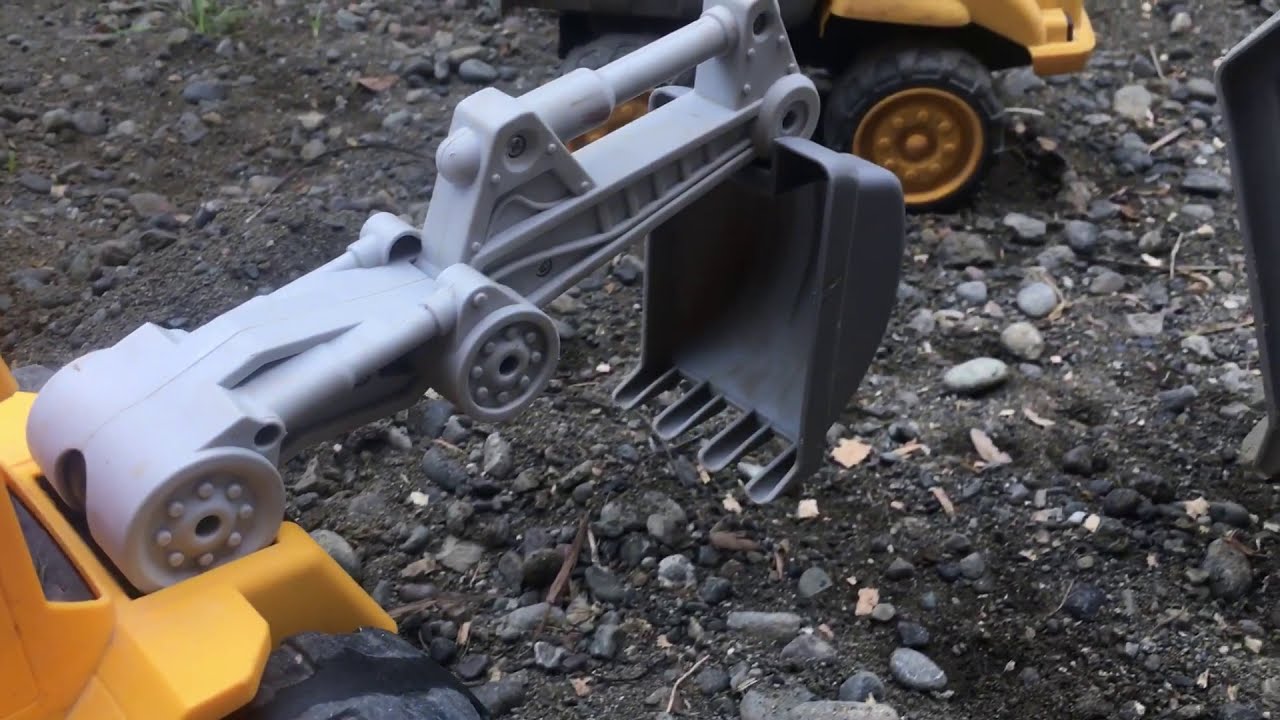 Backhoe for kids (heavy equipment kids) - YouTube