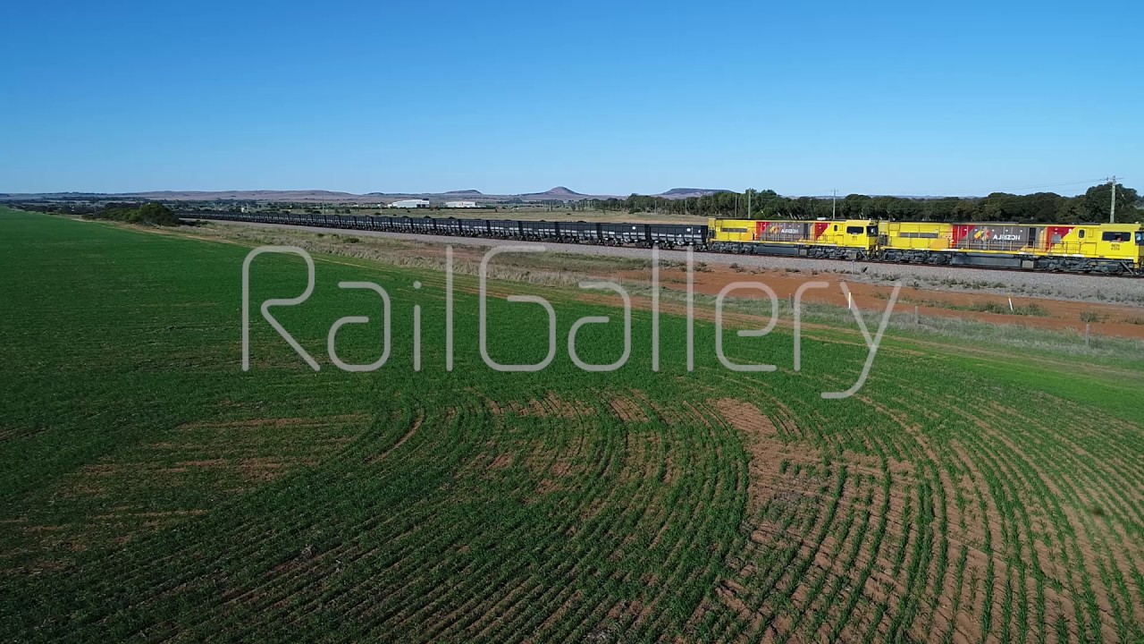 Aurizon | ACN Class | RailGallery_20170626_770 - YouTube