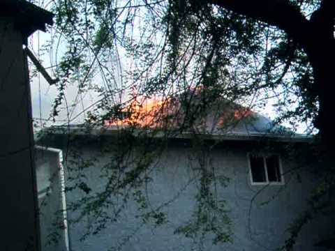 Two story apartment fire. - YouTube