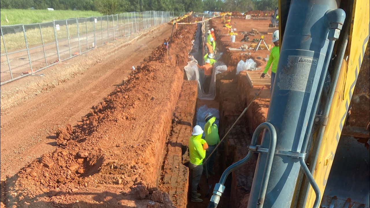 Back to the footings. #backhoe #digginok - YouTube