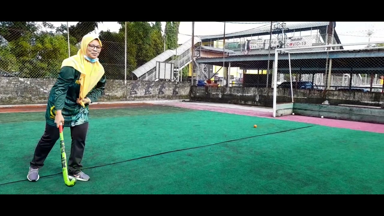 Kemahiran asas memukul bola hoki - YouTube