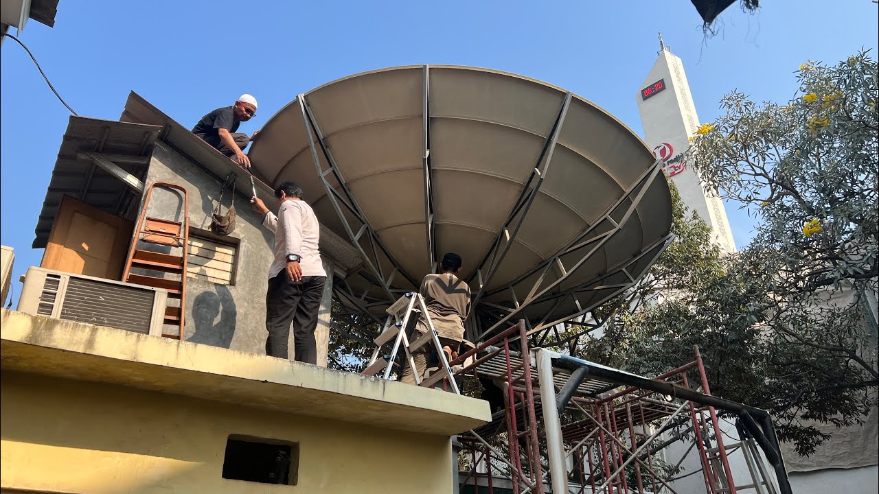 Maintenance pemindahan TX parabola Rodja TV di Masjid Jami’ Al-Barkah ...