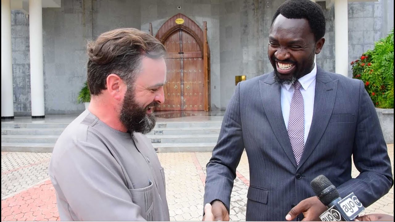 BONGO ZOZO ALICHOMFANYIA WAZIRI KIGWANGALLA BUNGENI LEO UTACHEKA UVUNJE ...