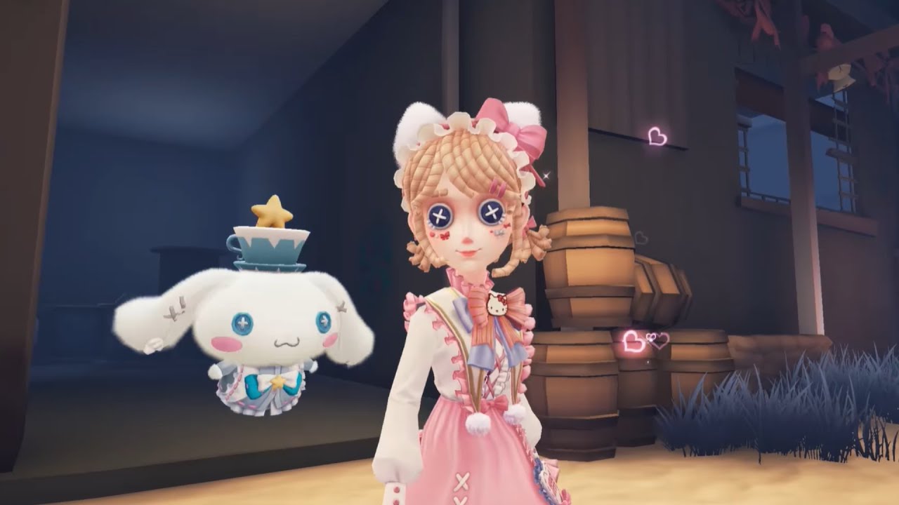 Emma Trong Bộ Trang Phục "Hello Kitty Lạ Lùng" IDV x Sanrio Characters ...