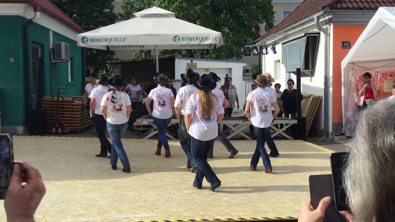 Line Dance Show - "Smoking Socks" - YouTube