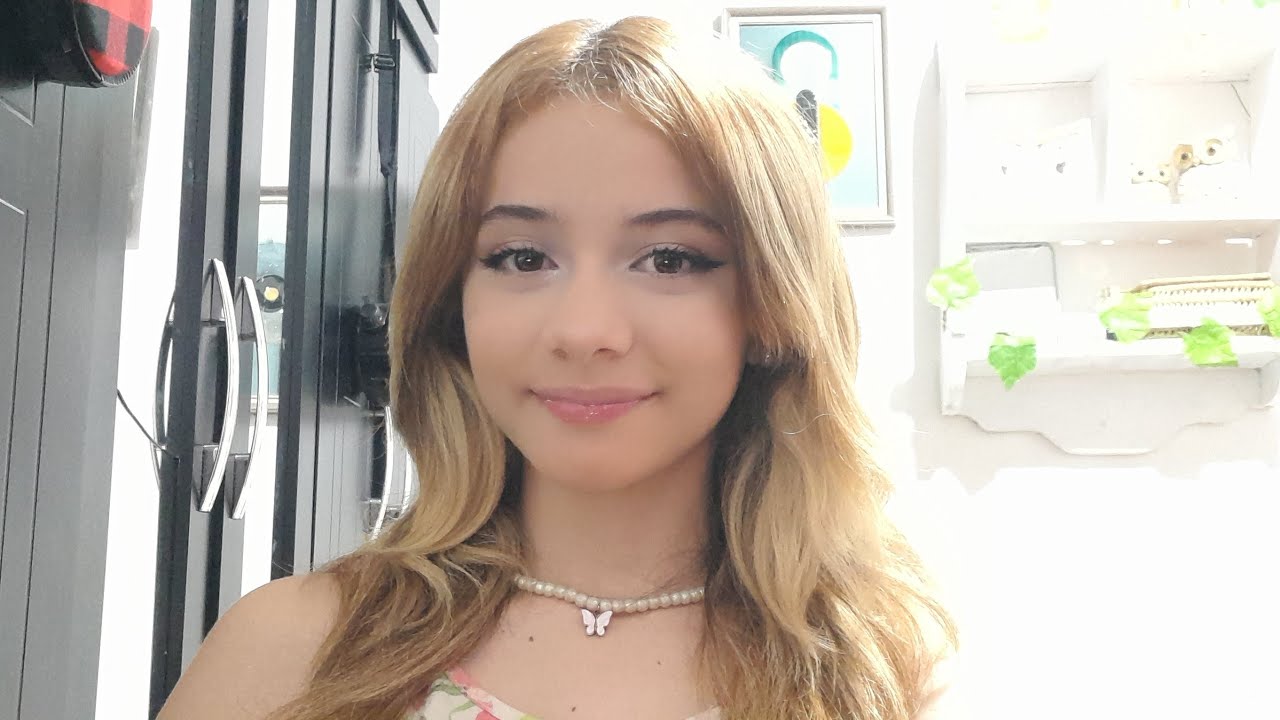 Transmisión en vivo con Nicolle Cerrato - YouTube