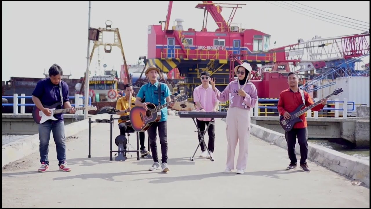 HAZELNUT BAND - APA KABAR OFFICIAL MUSIC VIDEO - YouTube