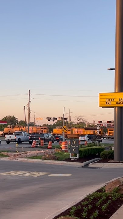 UP 7698 With New Paint Scheme Power Leads Manifest Train #unionpacific - YouTube
