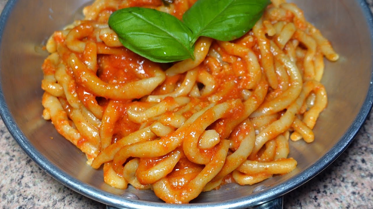Pasta di Casa Calabrese i Filatelli al Sugo - Maccheroni senza buco ...