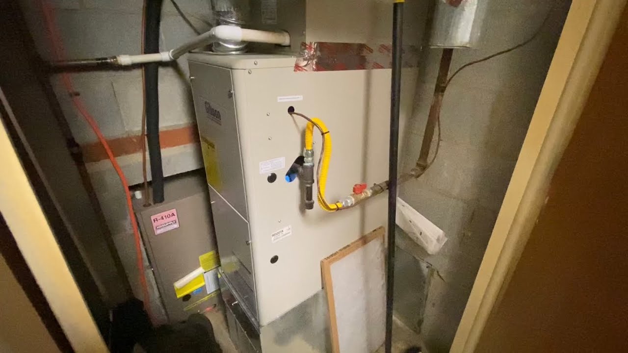 2018 Gibson 80% AFUE gas furnace running in heat mode - YouTube