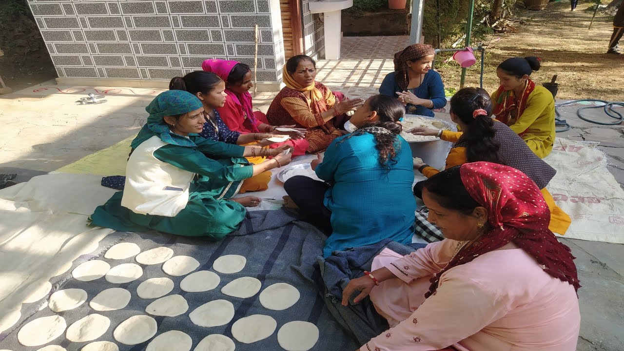 Himachal Traditional Dham || Mandyali Dham Himachali Dham - YouTube