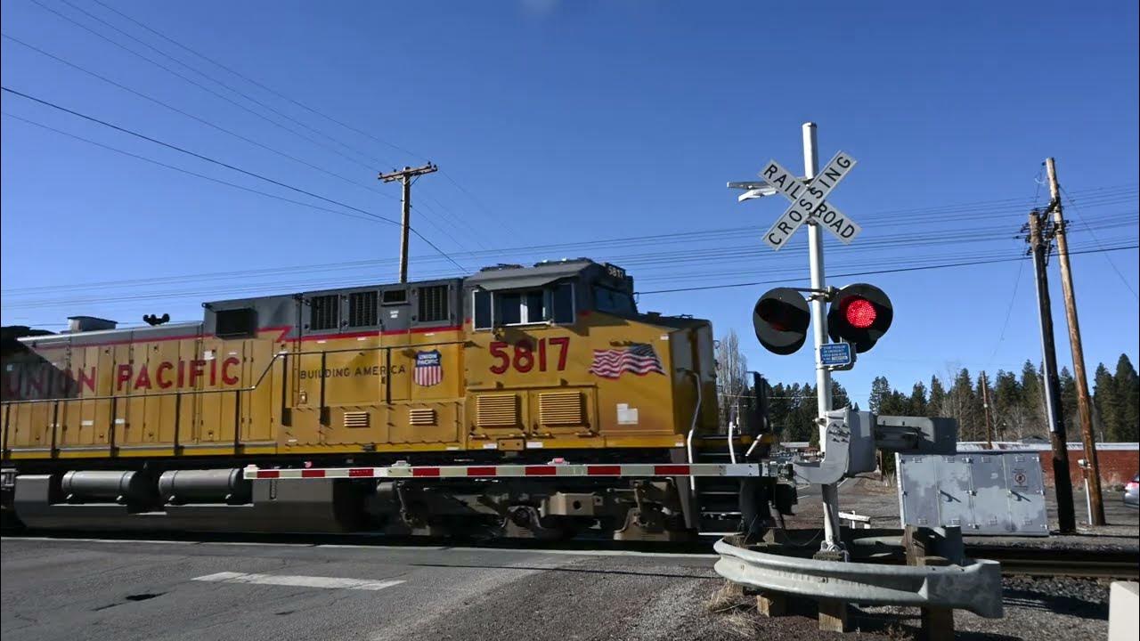 UP 5817 Passes the Chocktoot St Railroad crossing︱1/19/2025 - YouTube