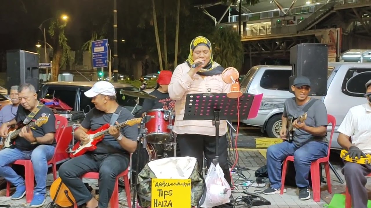 Black Magic Woman ️ Santana ️ - Cover by Haiza Buskers Chords - Chordify