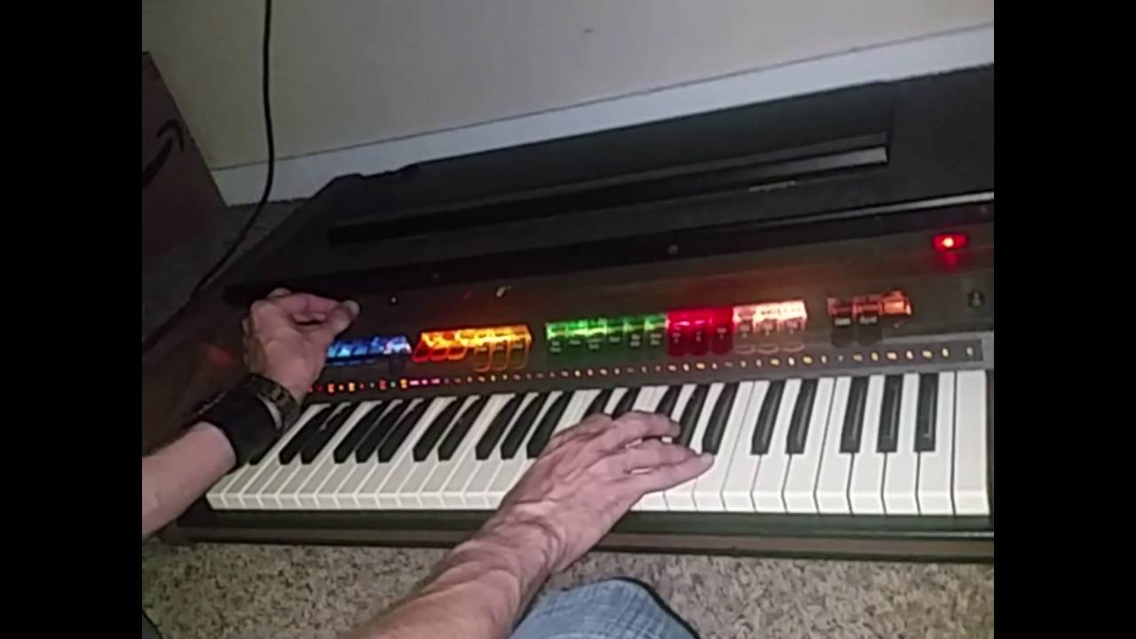 Lowrey Travelling Genie Organ Demo Video 3 - YouTube