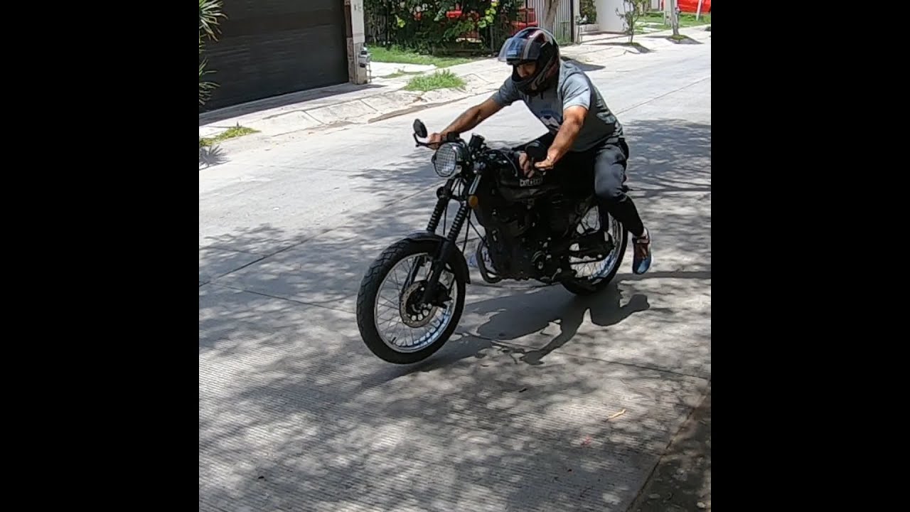 Aprendiendo A Manejar Moto - YouTube