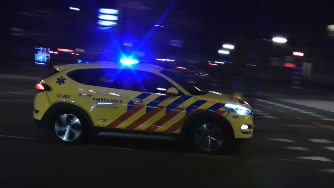 Ambulance 17-138 en verpleegkundig specialist 17-203 met spoed naar het ...