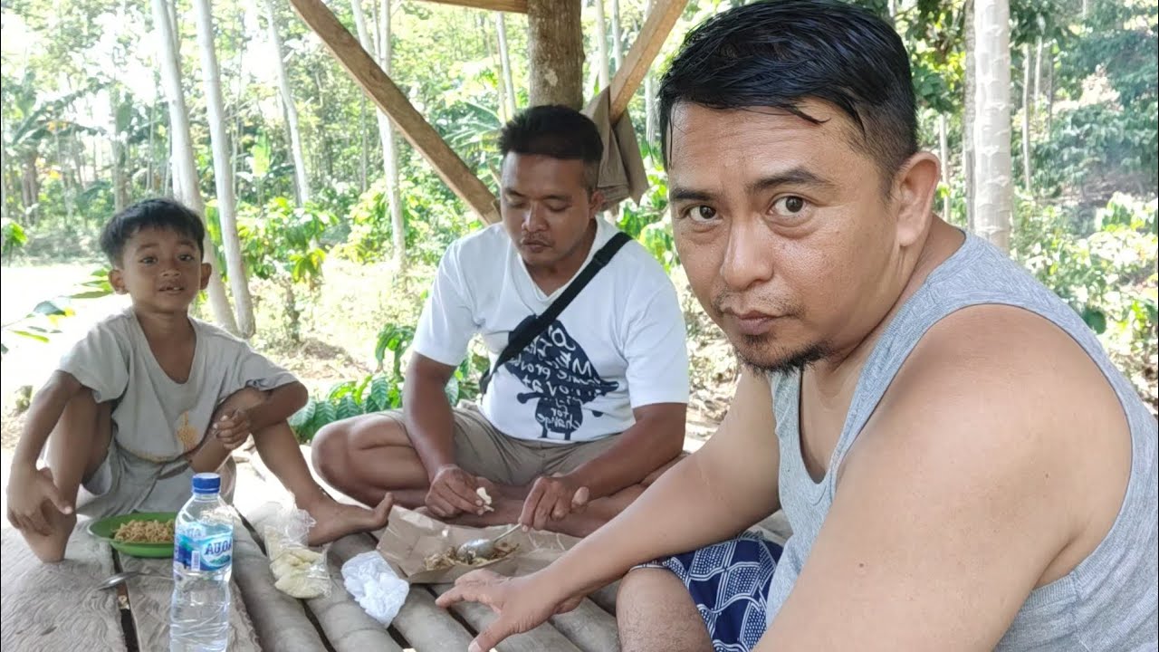MAKAN RUJAK'E BUK JOM DI GUBUK DERITA,CAK IPUL ASLI RUWET - YouTube