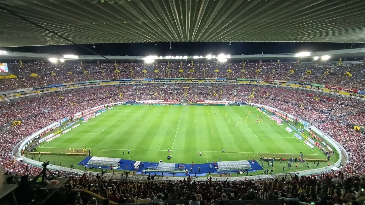 Lleno total en el Jalisco. Chivas vs Thres - YouTube