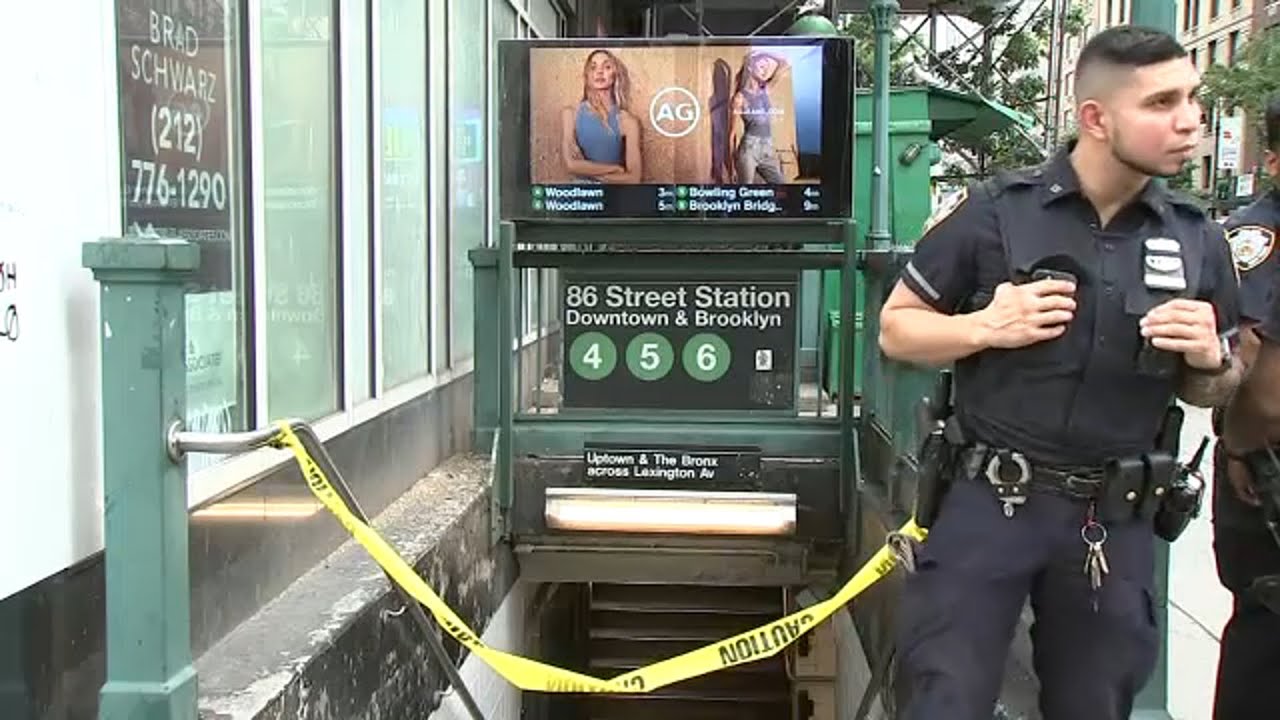 2 women slashed in the leg on Upper East Side subway platform - YouTube