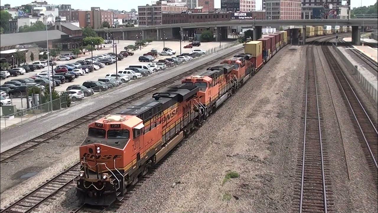 BNSF #7317 Leads WB Stacktrain. Kansas City, MO 7/15/23 - YouTube