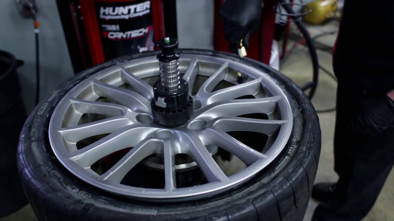 Automatic Touchless Hunter Tire Machine - YouTube