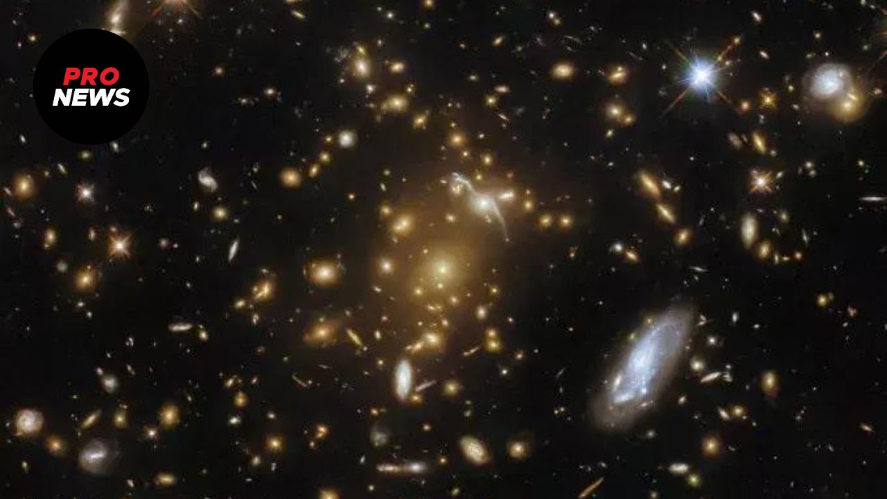 NASA: Η εντυπωσιακή φωτογραφία ενός σμήνους γαλαξιών με κάμψη φωτός που ...