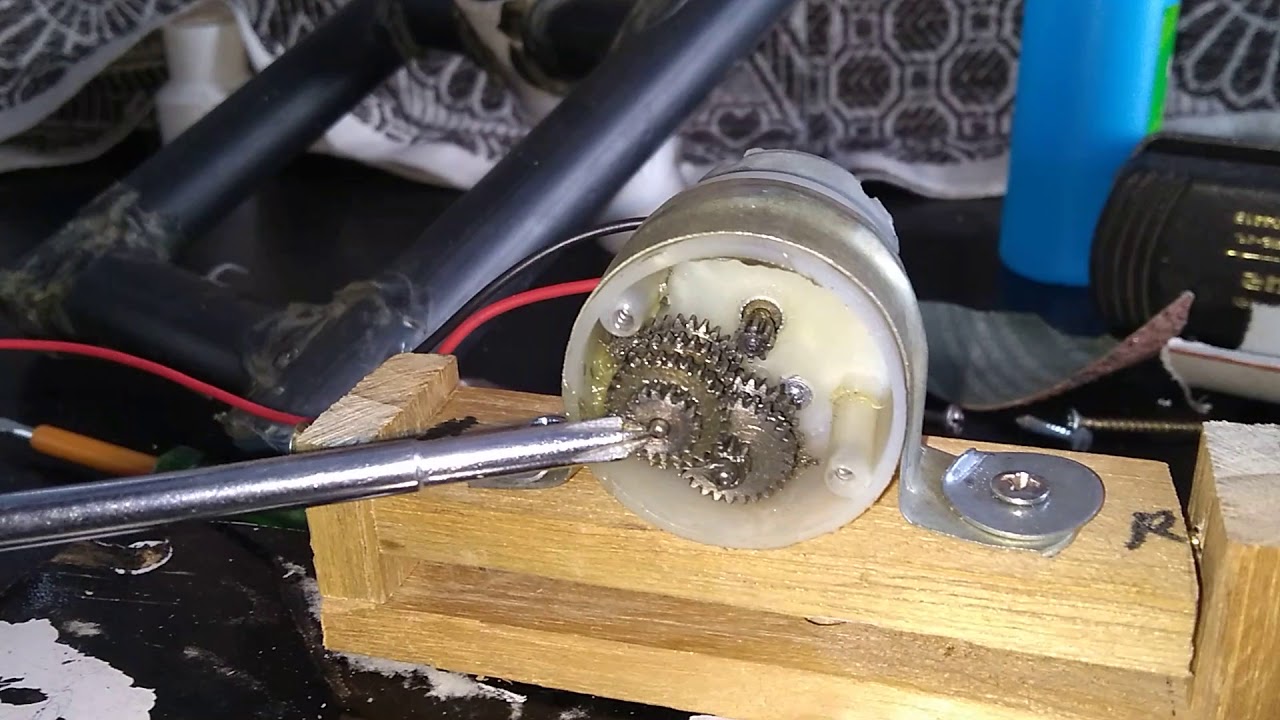 10 rpm DC motor gear arrangment and fix the gear. - YouTube