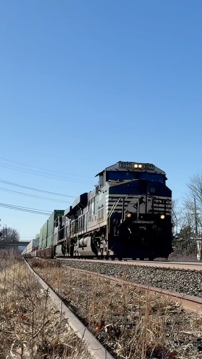 NS 8017 ES44AC leads NS 28X with a ok crew through south Plainfield,NJ - YouTube