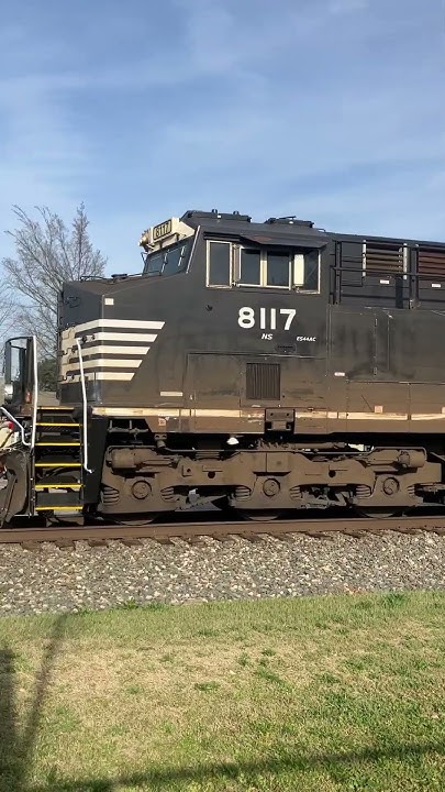 NS 8117 North leading M261 - YouTube