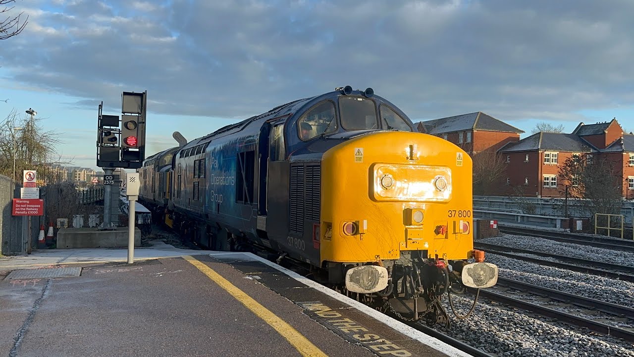 37800 and 37601 arriving and departing Oxford (18/01/23 & 19/01/23 ...