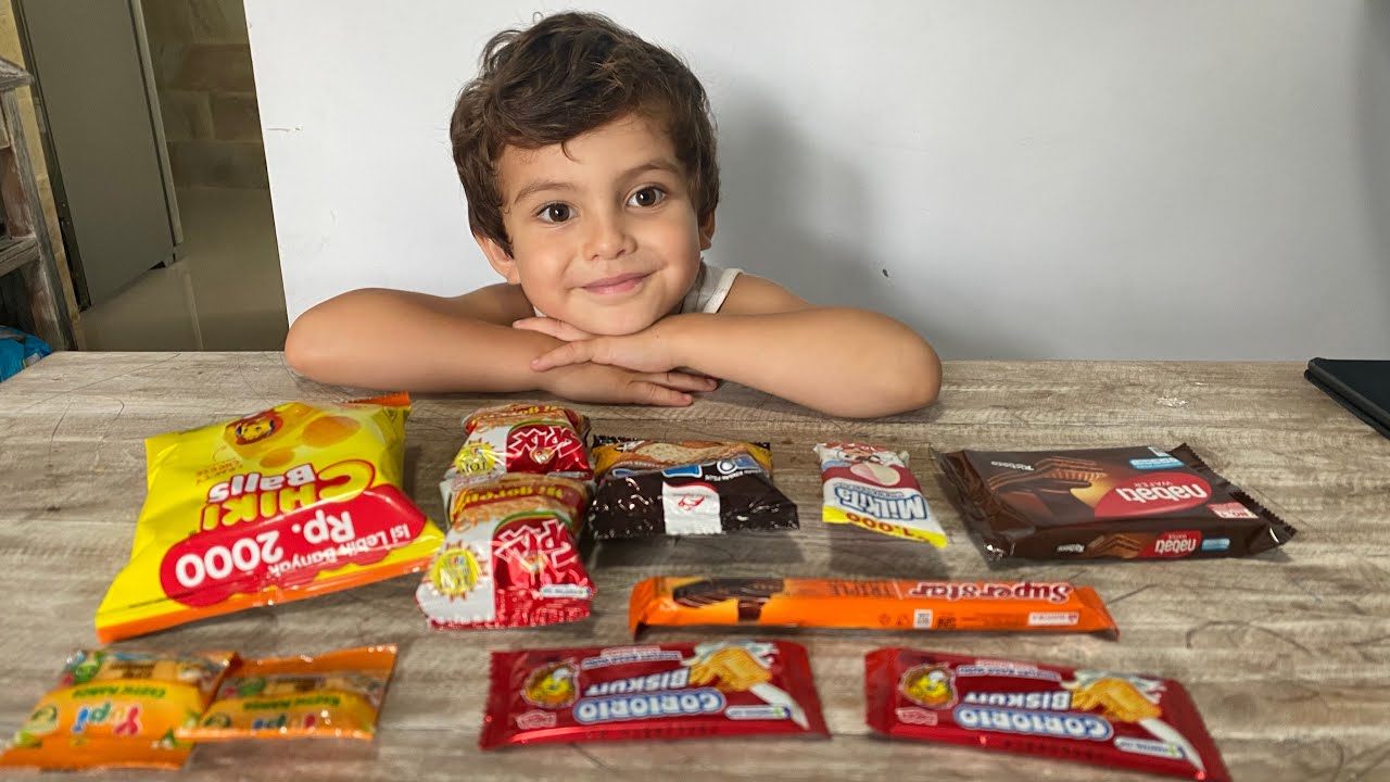 Mali cobain snack Indonesia 😍 - YouTube