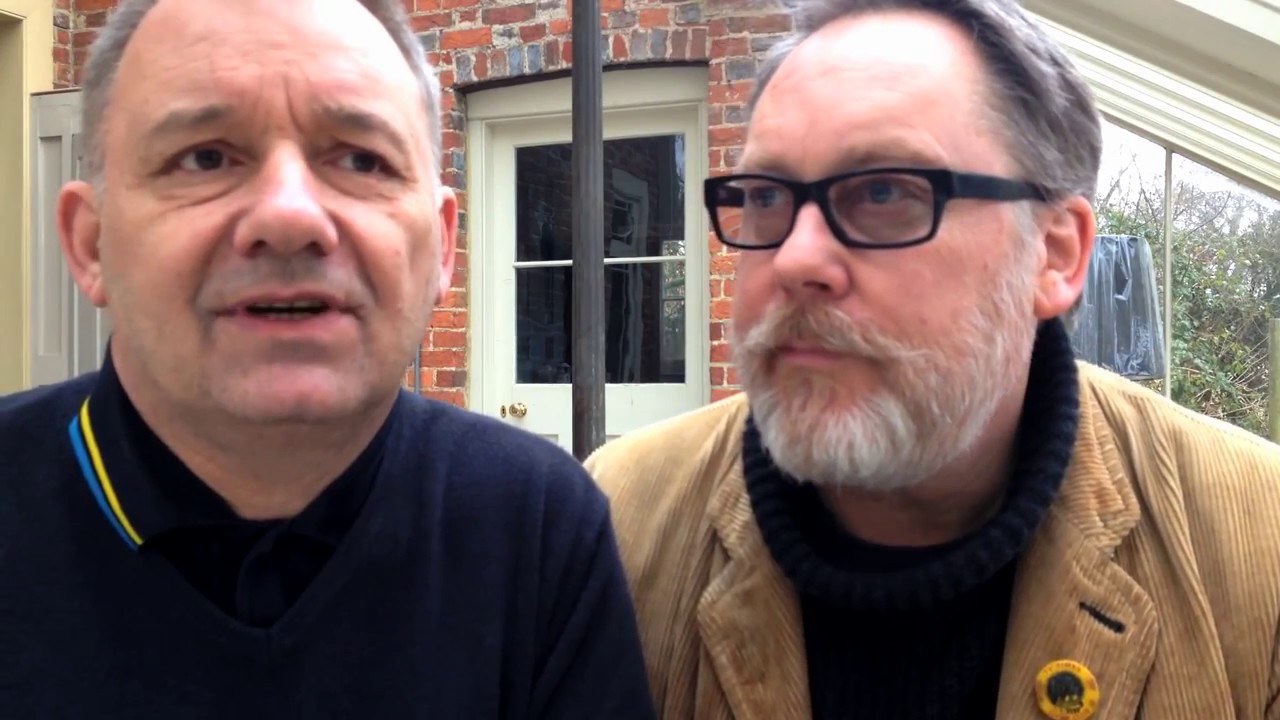 Vic Reeves and Bob Mortimer singing - YouTube