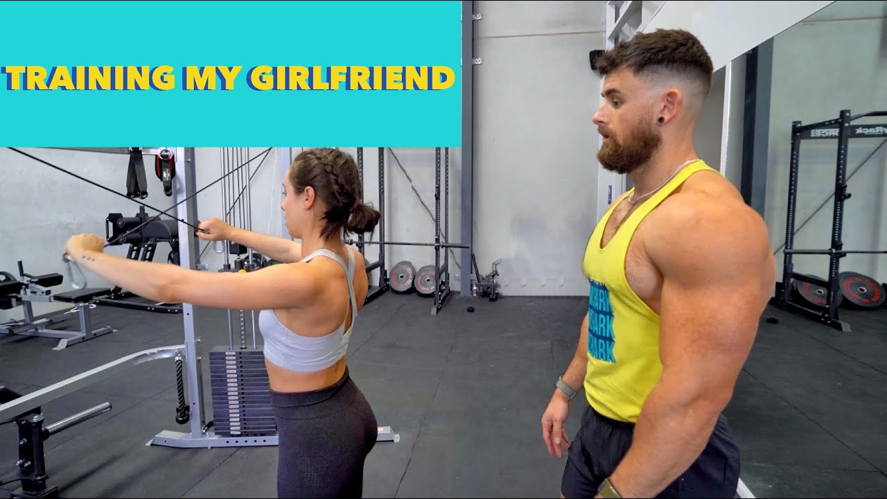 TRAINING MY GIRLFRIEND (PULL DAY) - YouTube