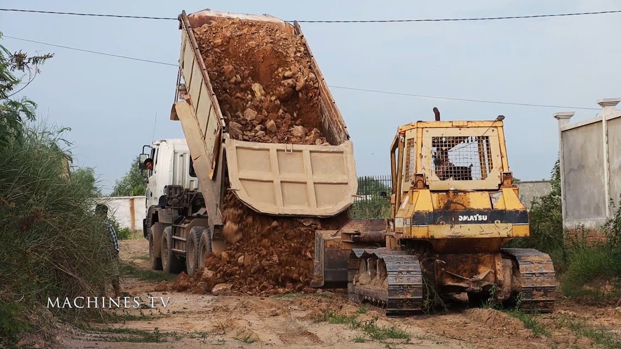 Experience Operator Old Bulldozer Building New Road Bulldozer Spreading ...